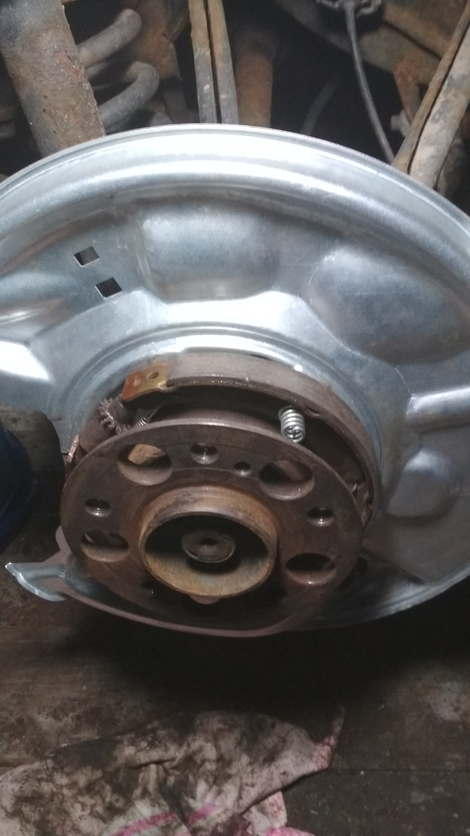 Замена защитного кожуха ступицы — Mercedes-Benz C-Class Estate (S203 ...