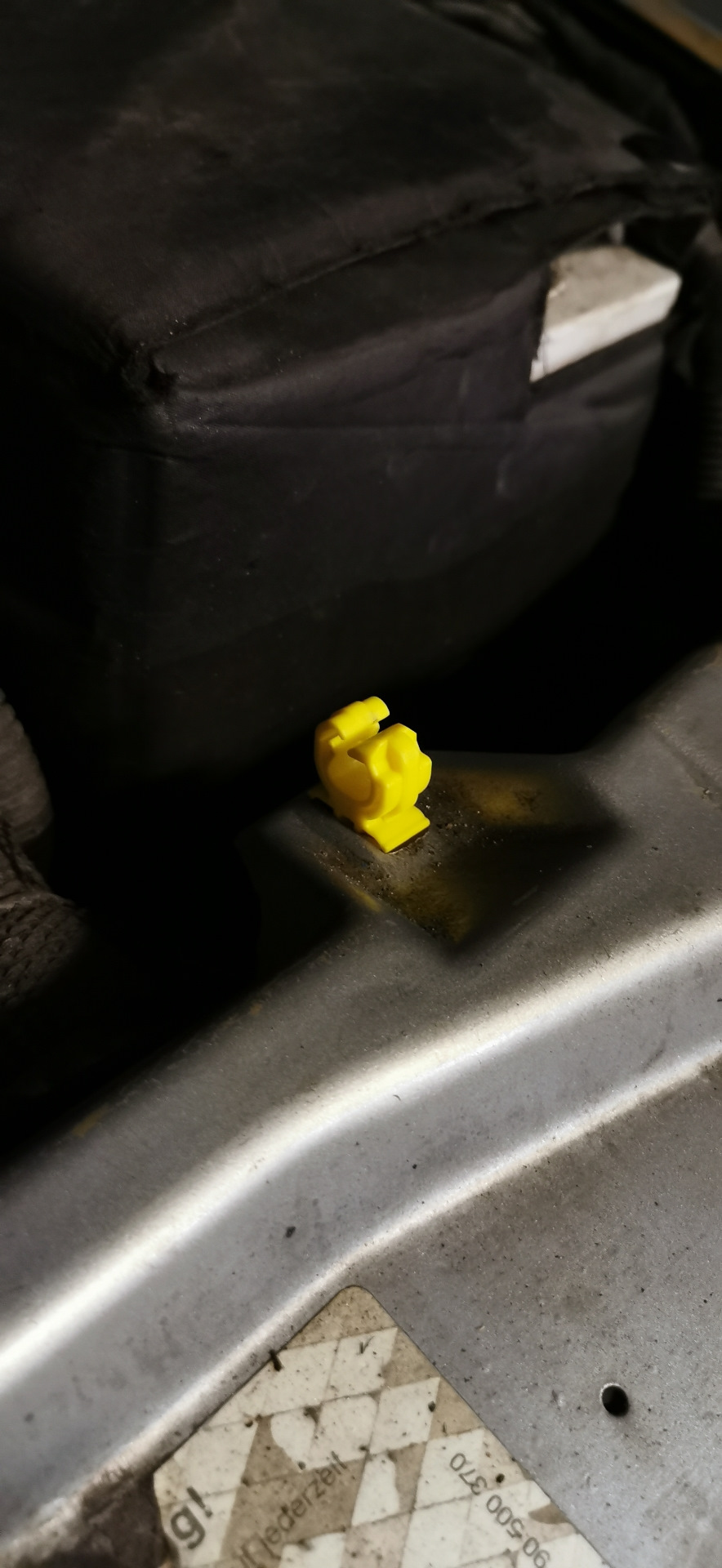 Фиксаторы стойки капота (жёлтые 🤗) — Opel Astra G Coupe, 2 л, 2002 года ...