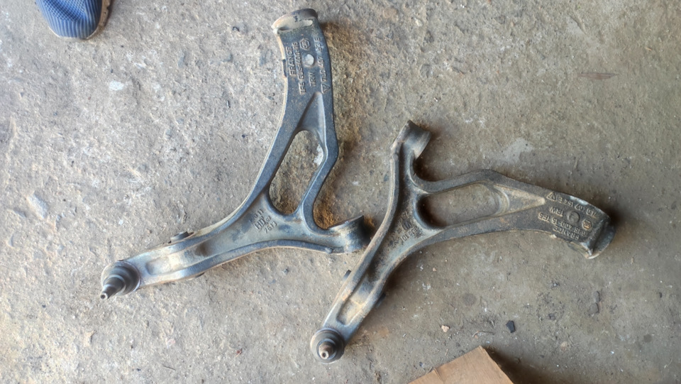 Замена передних нижних рычагов — Volkswagen Touareg (1G), 3 л, 2007 ...