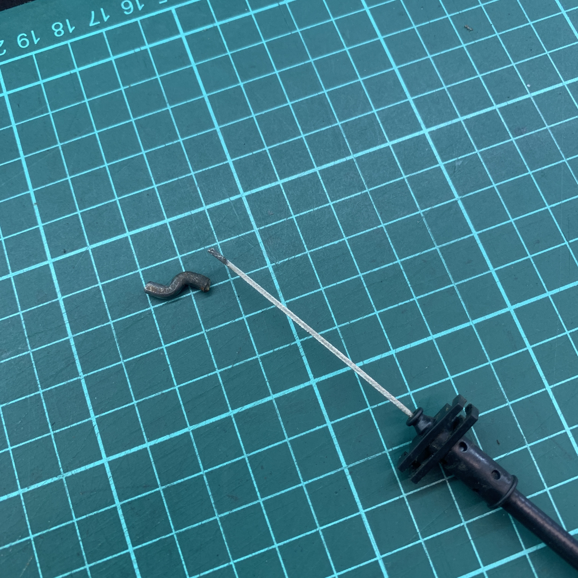 05. Замена тросика водительской ручки — Volvo XC70 III, 2,4 л, 2008 ...