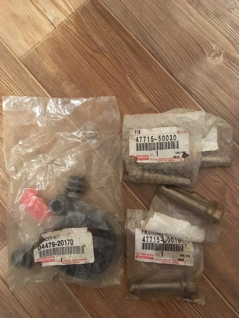 4771560010 ВТУЛКА НАПРАВЛЯЮЩАЯ СУППОРТА ТОРМОЗНОГО ПЕРЕДНЕГО. TOYOTA ...