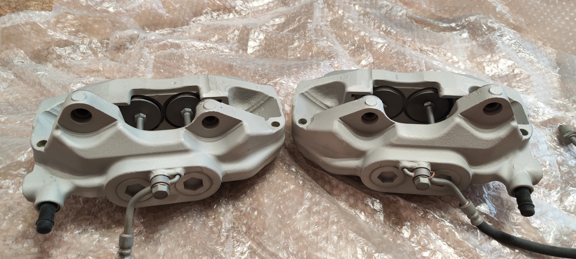 Замена передних тормозов 4POT — Toyota Crown (S200), 3 л, 2010 года ...