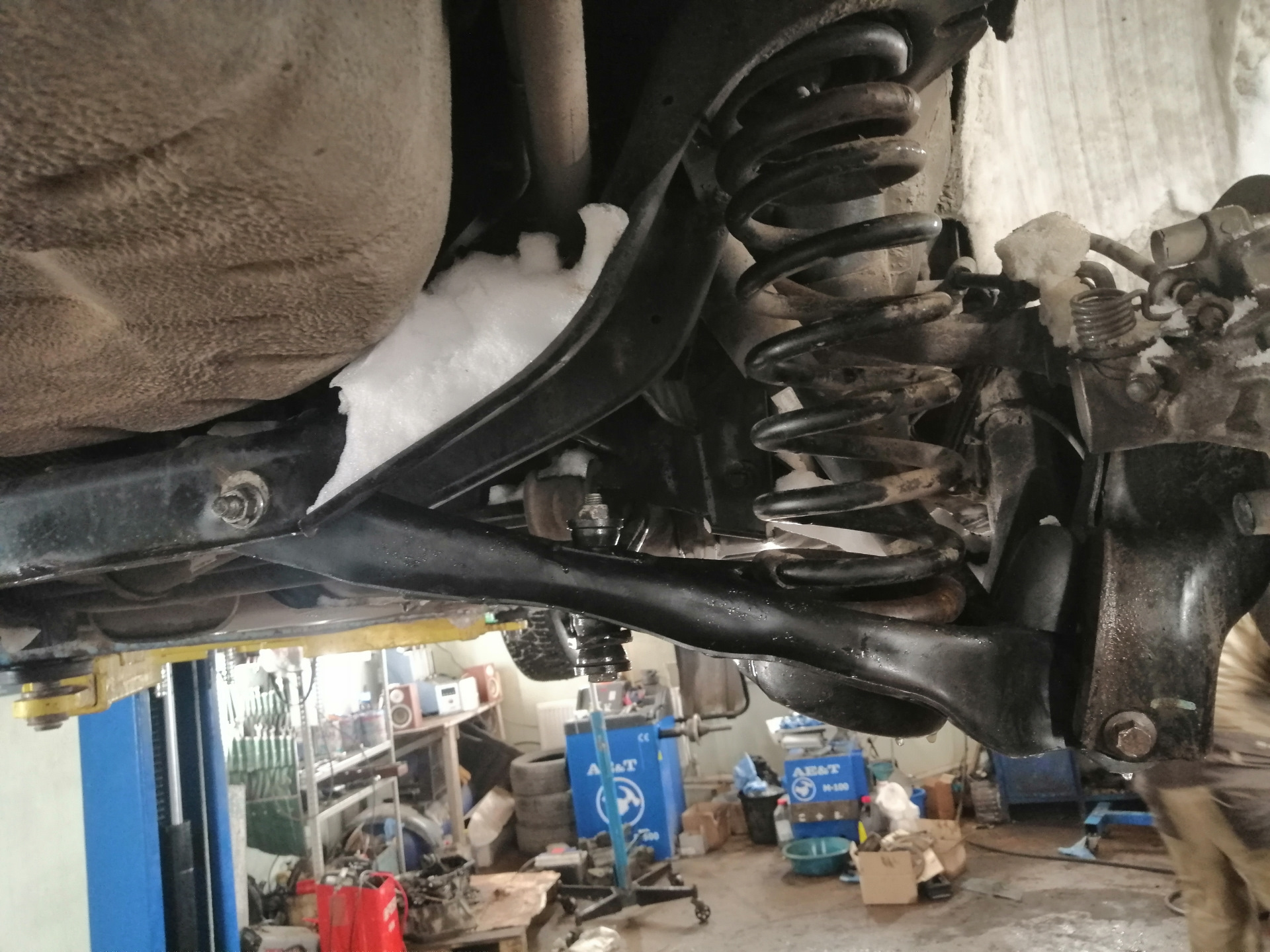 Лопнул подпружинный рычаг — Ford Focus Wagon II, 2 л, 2006 года ...