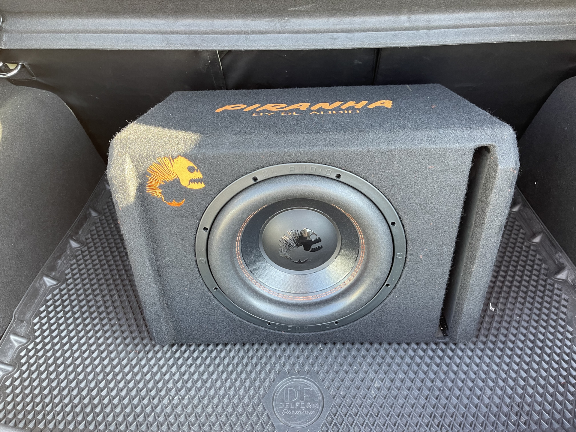 60. Активный сабвуфер Dl Audio Piranha 12A — Ford Focus Hatchback III ...