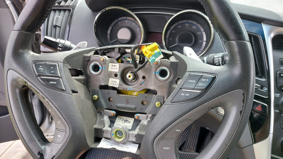 Замена рулевого шлейфа (улитки) — Hyundai Sonata VI (YF), 2 л, 2012 ...