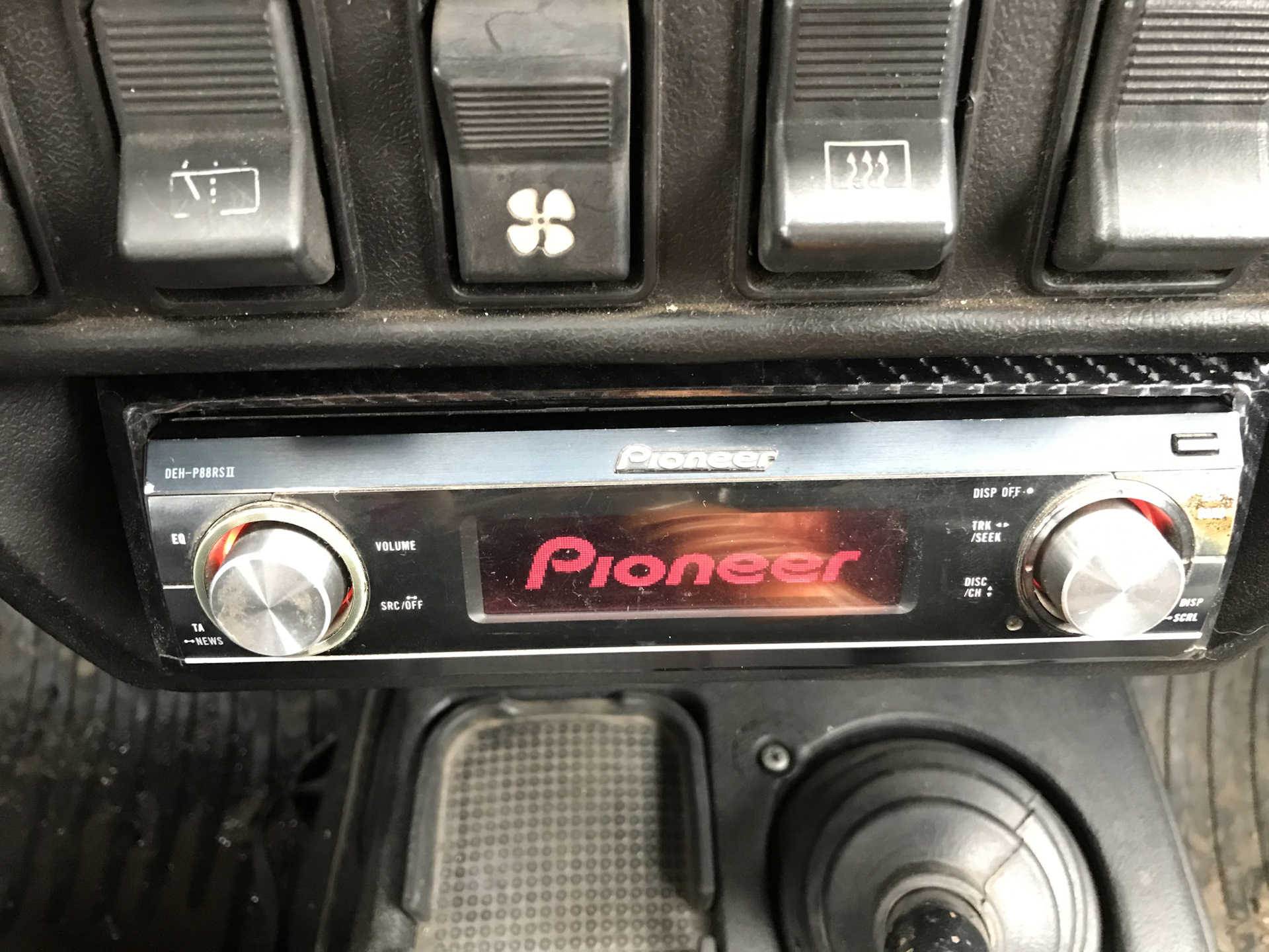 Магнитола Pioneer DEH-P88RS II — Lada 4x4 3D, 1,7 л, 1997 года | своими ...