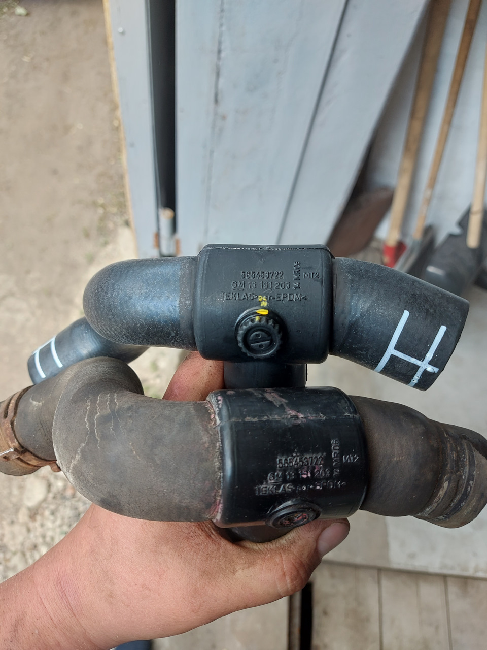 Замена патрубка — Opel Corsa D, 1,4 л, 2008 года | поломка | DRIVE2