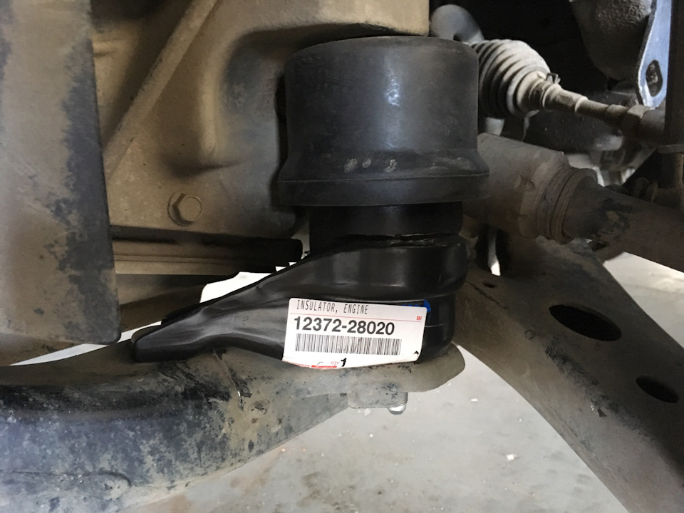 1237228020 Подушка двигателя TOYOTA CAMRY 03-/ESTIMA T/L /HARRIER 03 ...