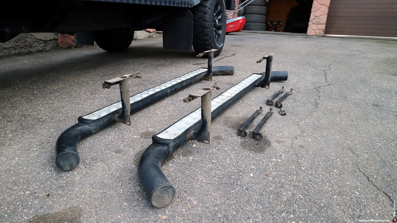 Снял оригинальные пороги land rover defender. — Land Rover Defender ...