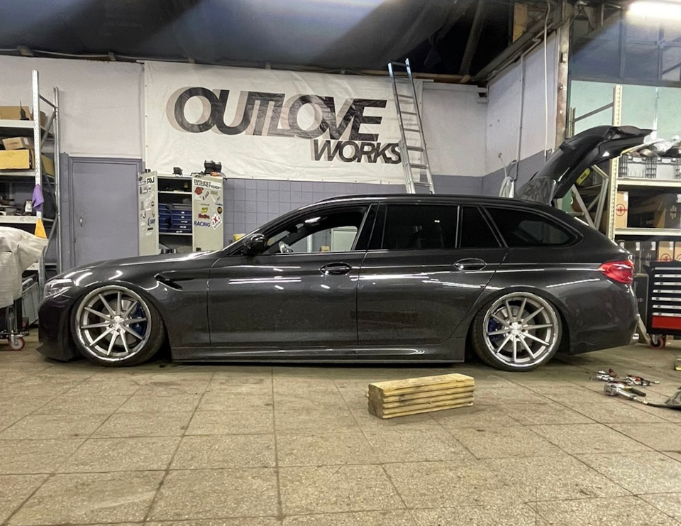 Победа над задним крылом: история BMW G31 Stance on Air в России — BMW 5 series Touring (G31), 3 ...