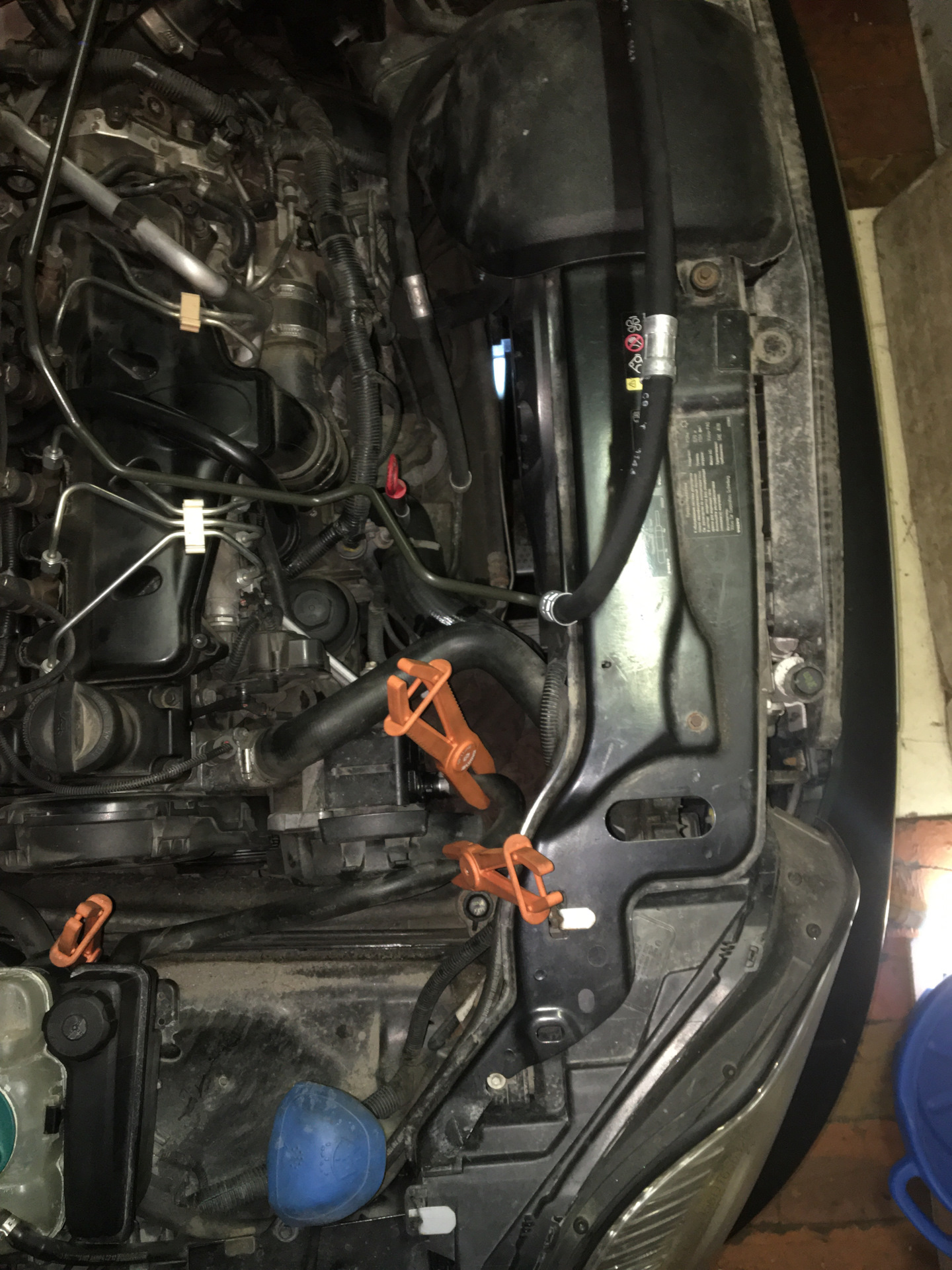 26. Замена напорного трубопровода ГУР — Volvo XC90 (1G), 2,4 л, 2012 ...