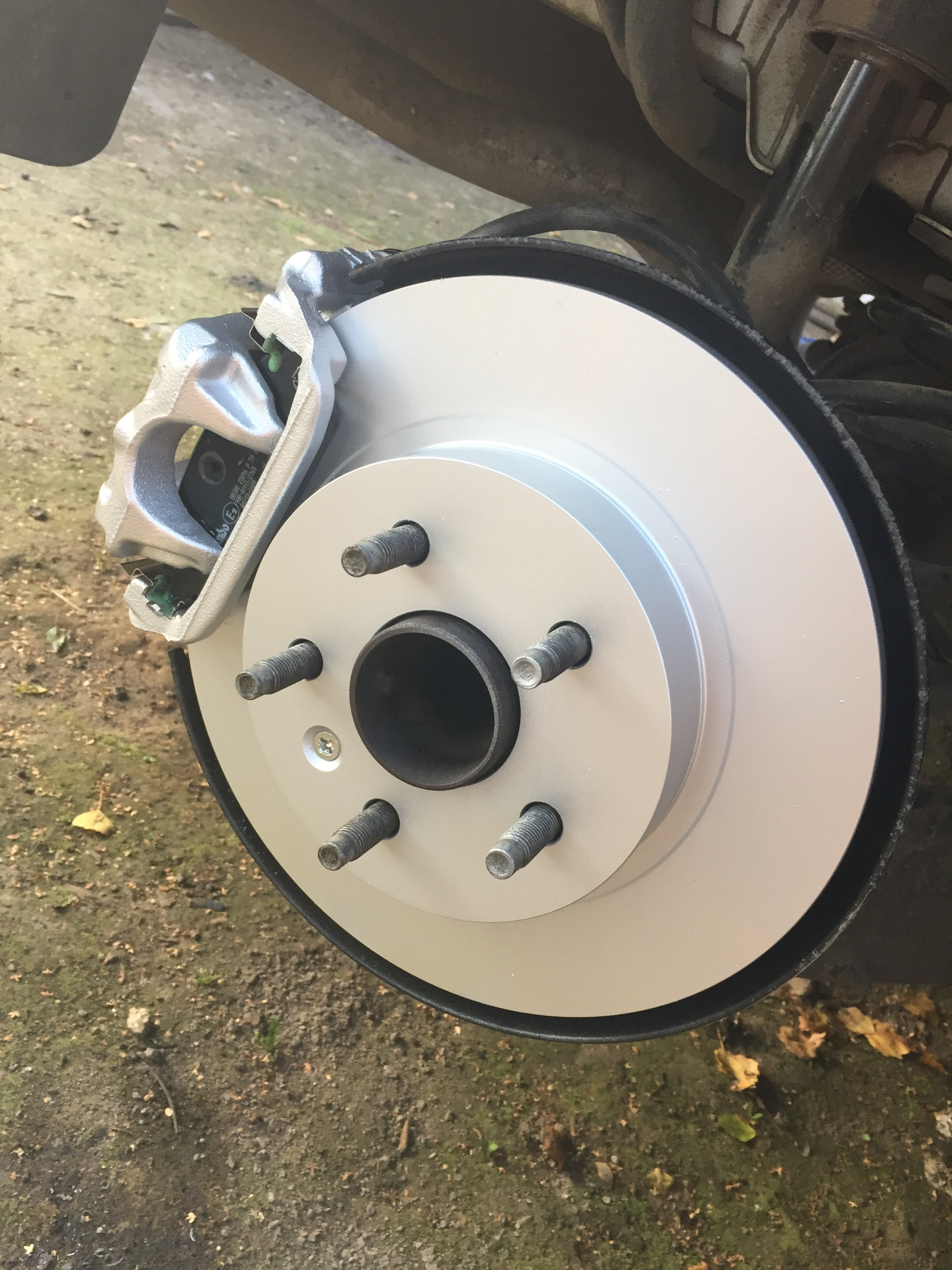 Задние тормозные диски Brembo + колодки (оригинальные свечи GM ...