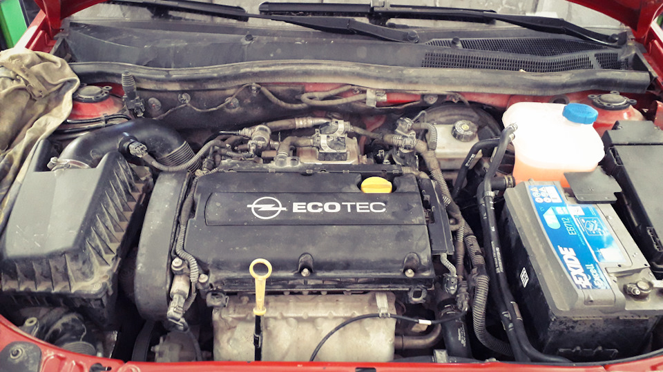 Немного обновил патрубки системы охлаждения (все) и другую мелочевку ...