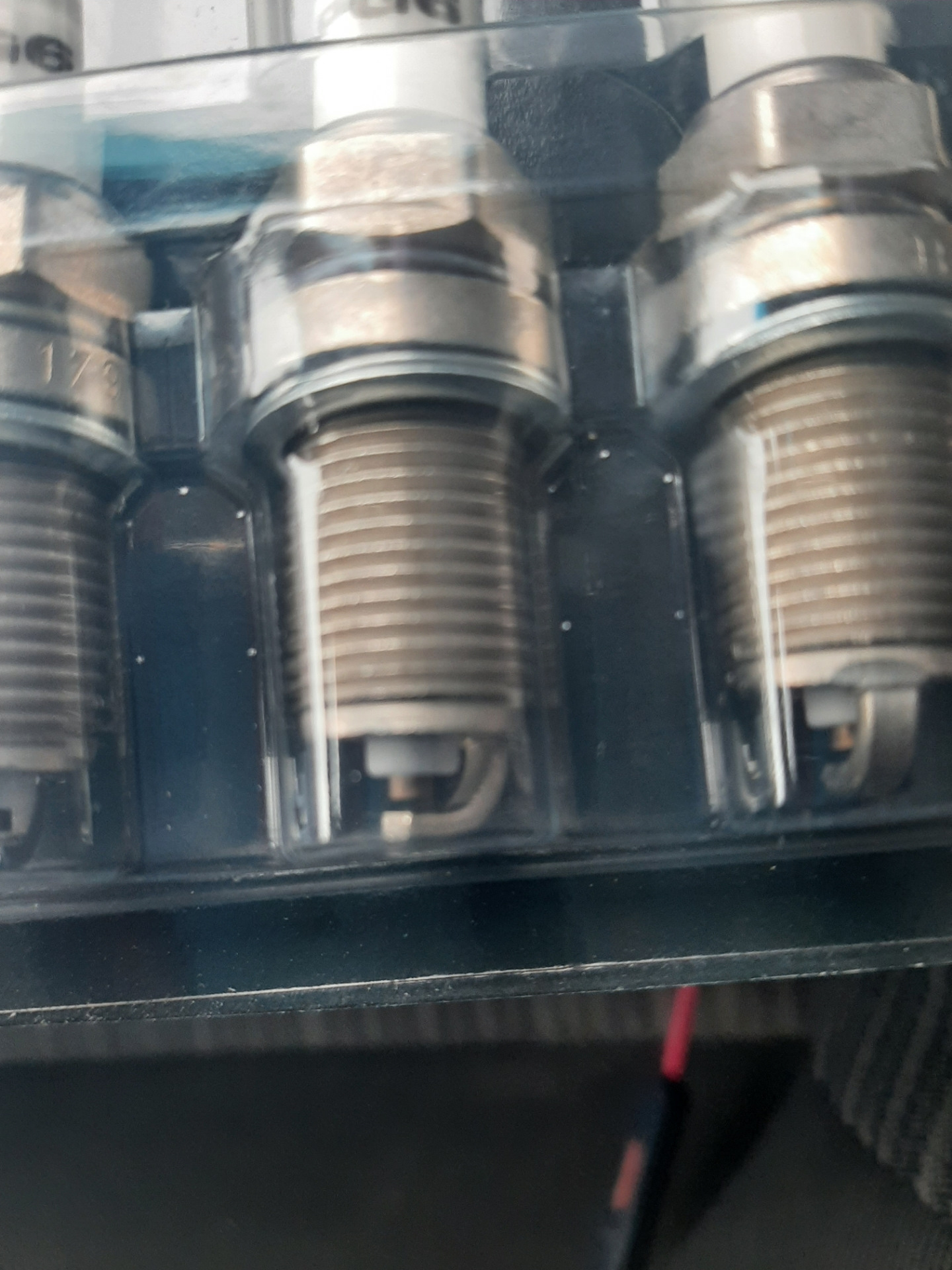 Адсорбер и замена свечей! — Renault Logan (1G), 1,6 л, 2011 года ...