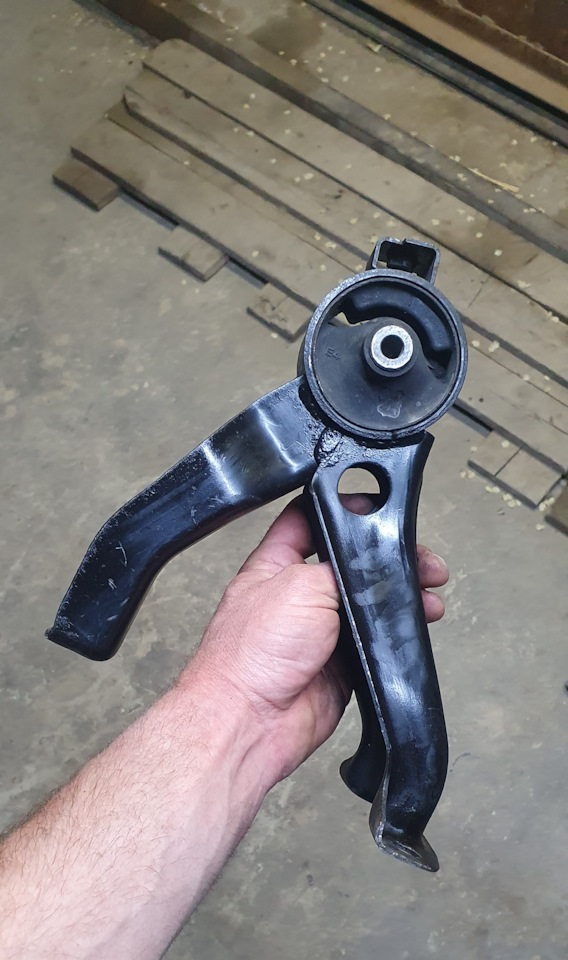 Опора кпп evo/Ralliart на Mitsubishi ASX, Mitsubishi Lancer Sportback ...