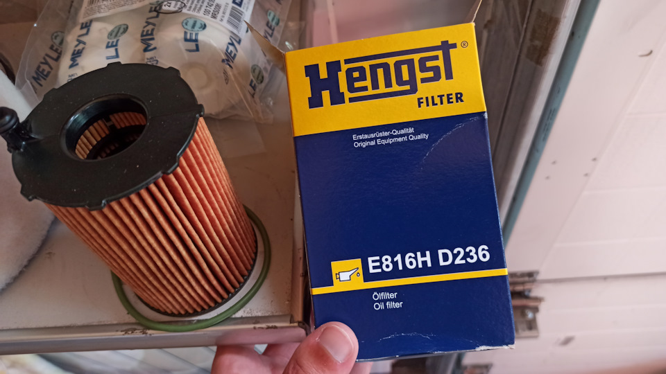 E816HD236 Вставка для масляного фильтра с комплектом прокладок HENGST ...
