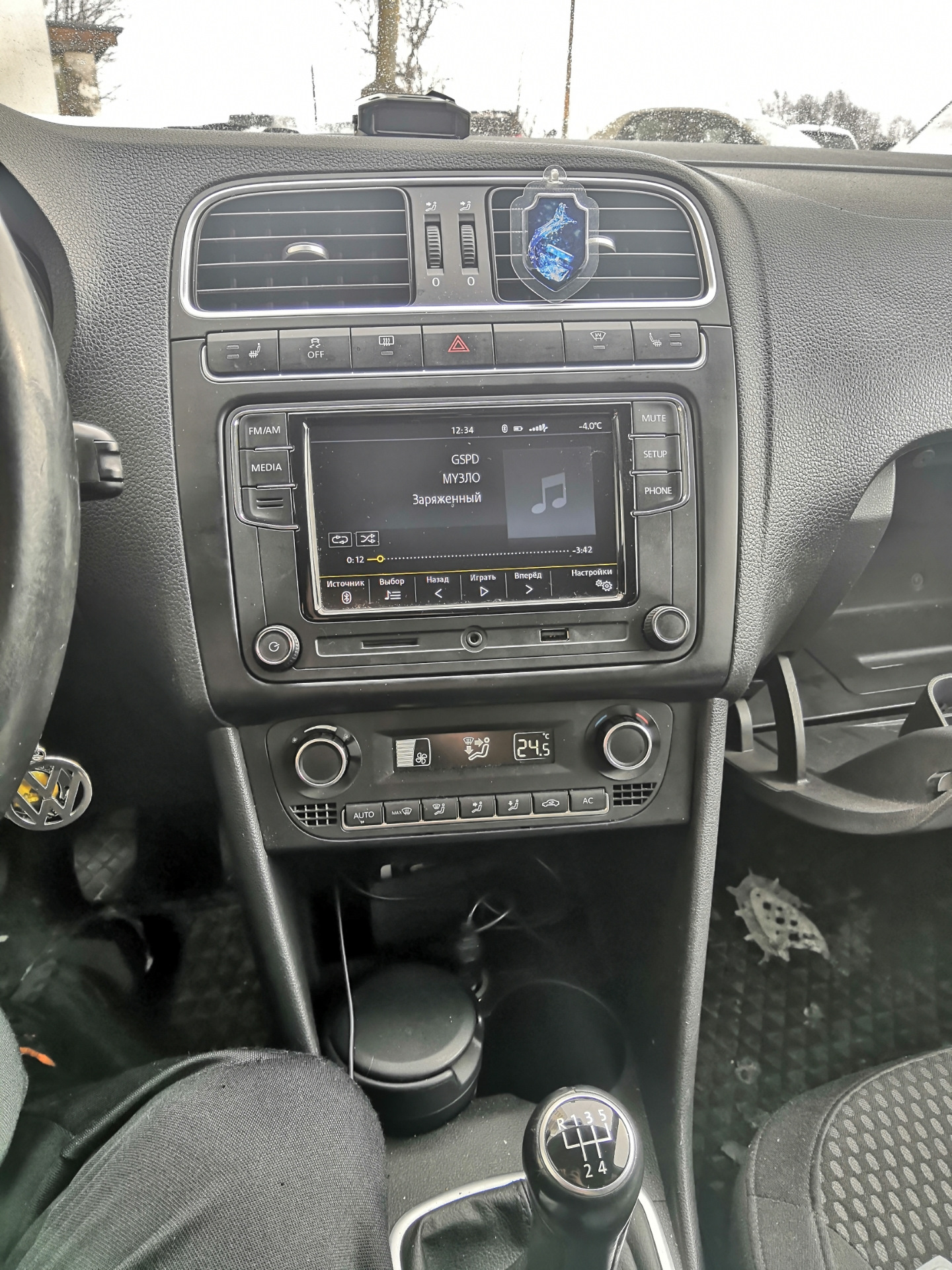 Замена магнитолы RCD-310 на RCD330+ — Volkswagen Polo Sedan, 1,6 л ...