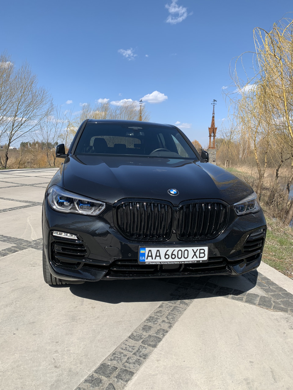 Поменял молдинги лобового на окрашеные/ преображение закончено — BMW X5 (G05), 3 л, 2019 года ...