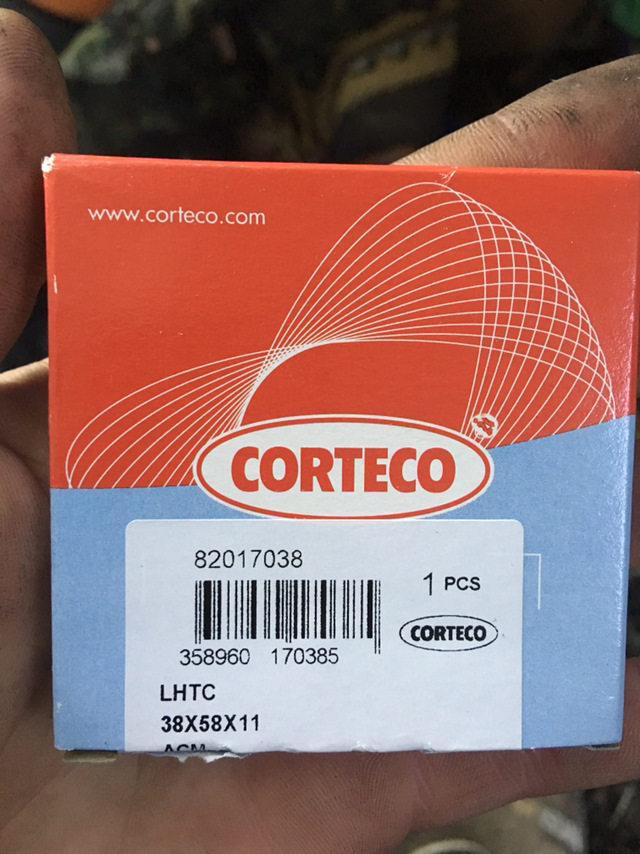 Замена сальника хвостовика коробки — Toyota Town Ace Noah, 2 л, 1999 ...