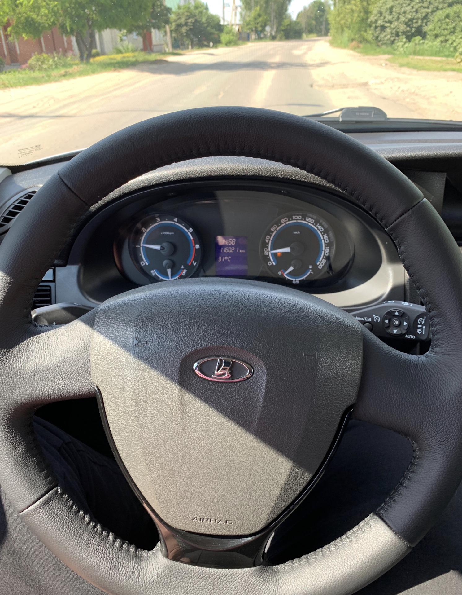 Руль в кожу! — Lada Приора хэтчбек, 1,6 л, 2014 года | тюнинг | DRIVE2