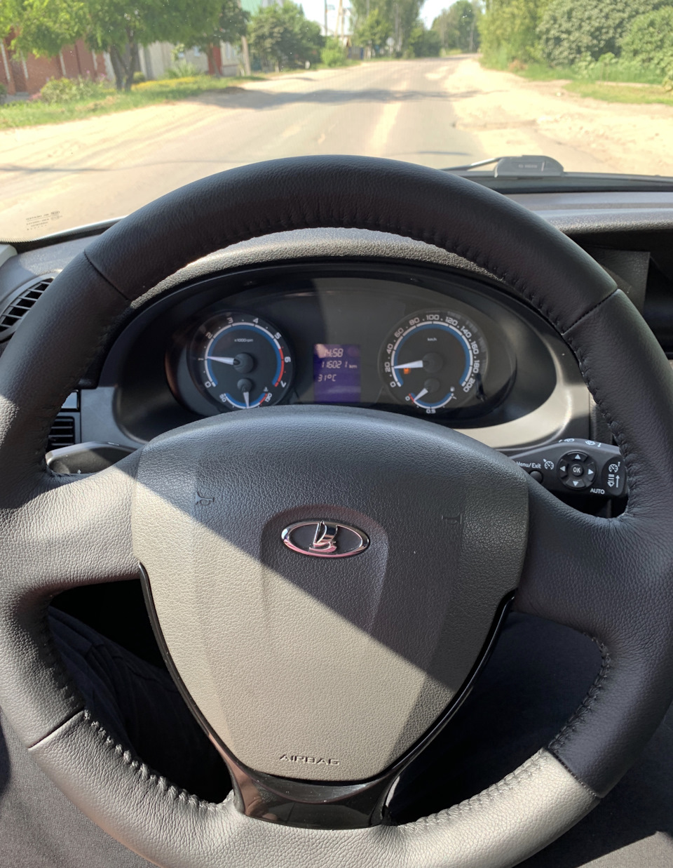 Руль в кожу! — Lada Приора хэтчбек, 1,6 л, 2014 года | тюнинг | DRIVE2