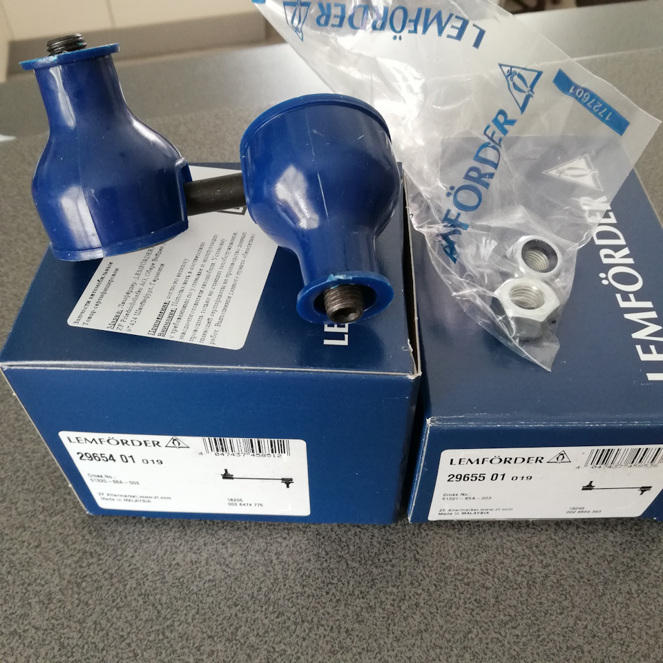 Замена стоек стабилизатора — Honda FR-V, 1,8 л, 2008 года | своими ...