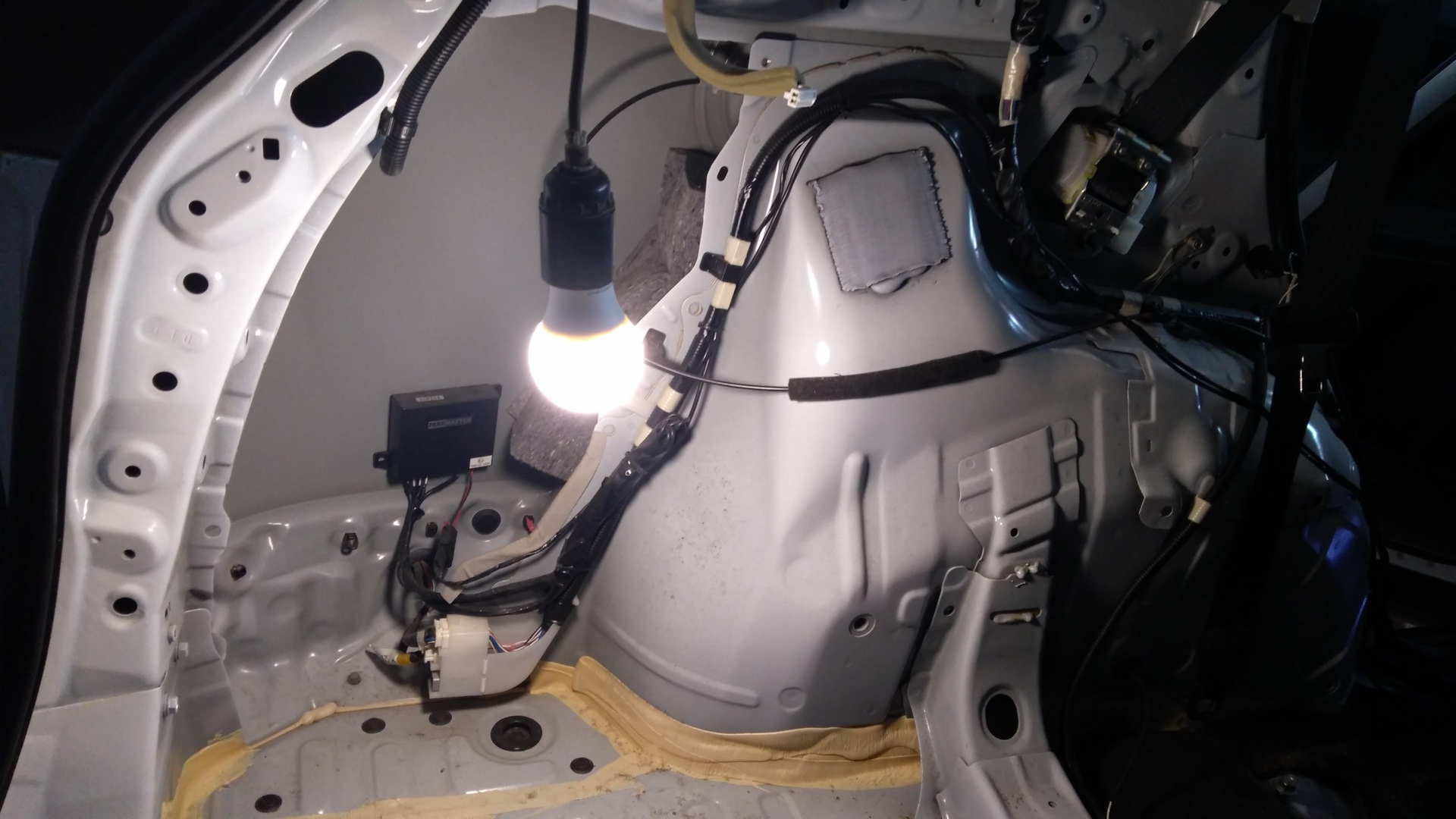 Виброизоляция задних арок — Toyota RAV4 (IV), 2 л, 2013 года | своими ...