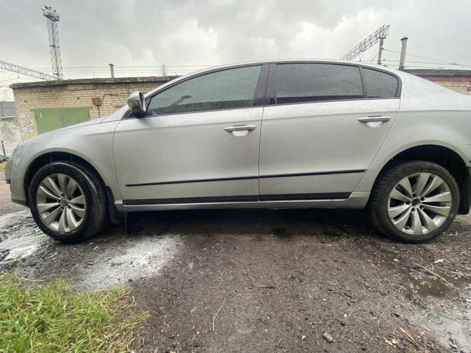 Покраска накладок порогов — Volkswagen Passat B6, 2 л, 2007 года ...