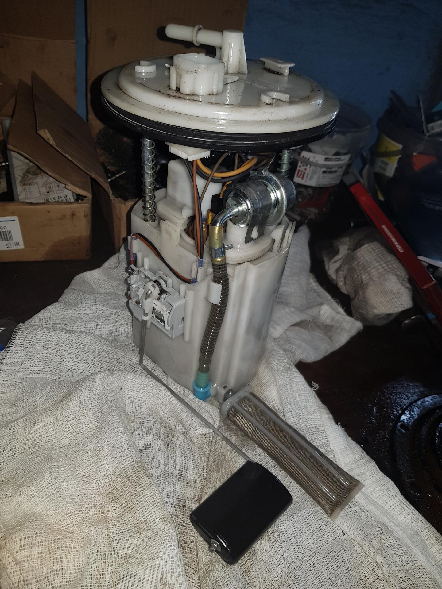 Замена топливных фильтров. — KIA Ceed (2G), 1,6 л, 2013 года ...