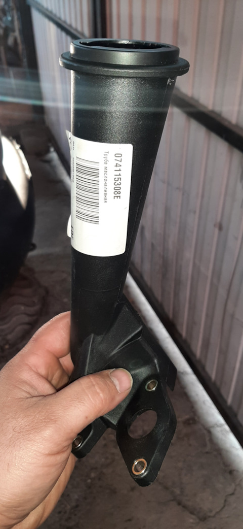 074115308E Трубка маслозаливная / VW T4 96~04 VAG | Запчасти на DRIVE2