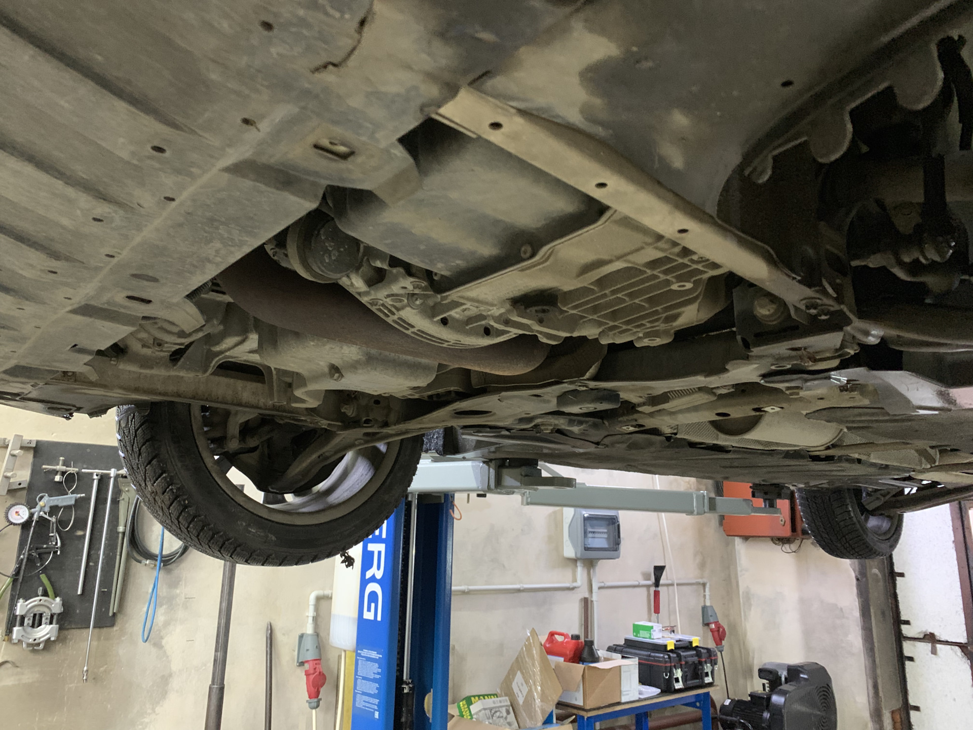 Замена масла КПП и ДВС — Mercedes-Benz B-Class (W246), 1,6 л, 2017 года ...