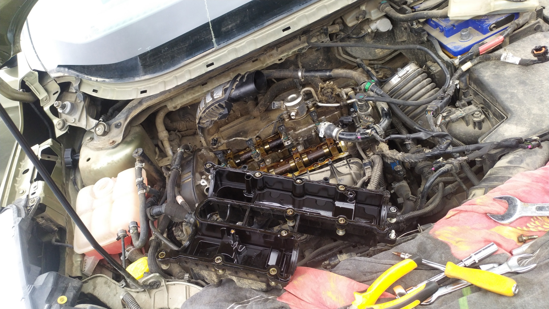 Прокладка крышки клапаной коробки — Ford Kuga (2G), 1,6 л, 2013 года ...