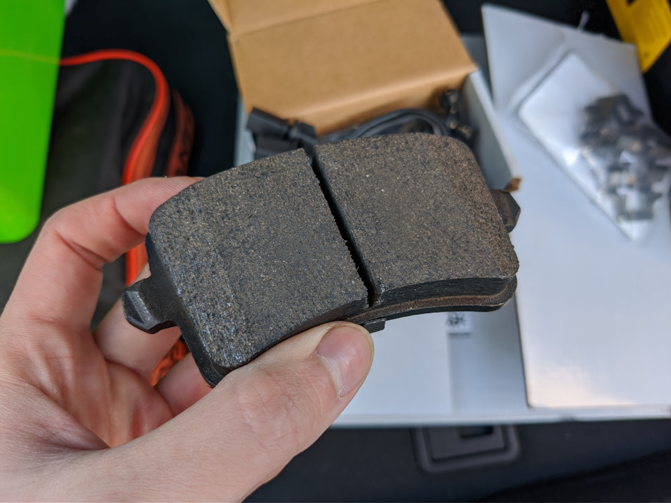 Задние тормозные колодки и диски Audi A6 C7 — Audi A6 (C7), 2 л, 2011 ...