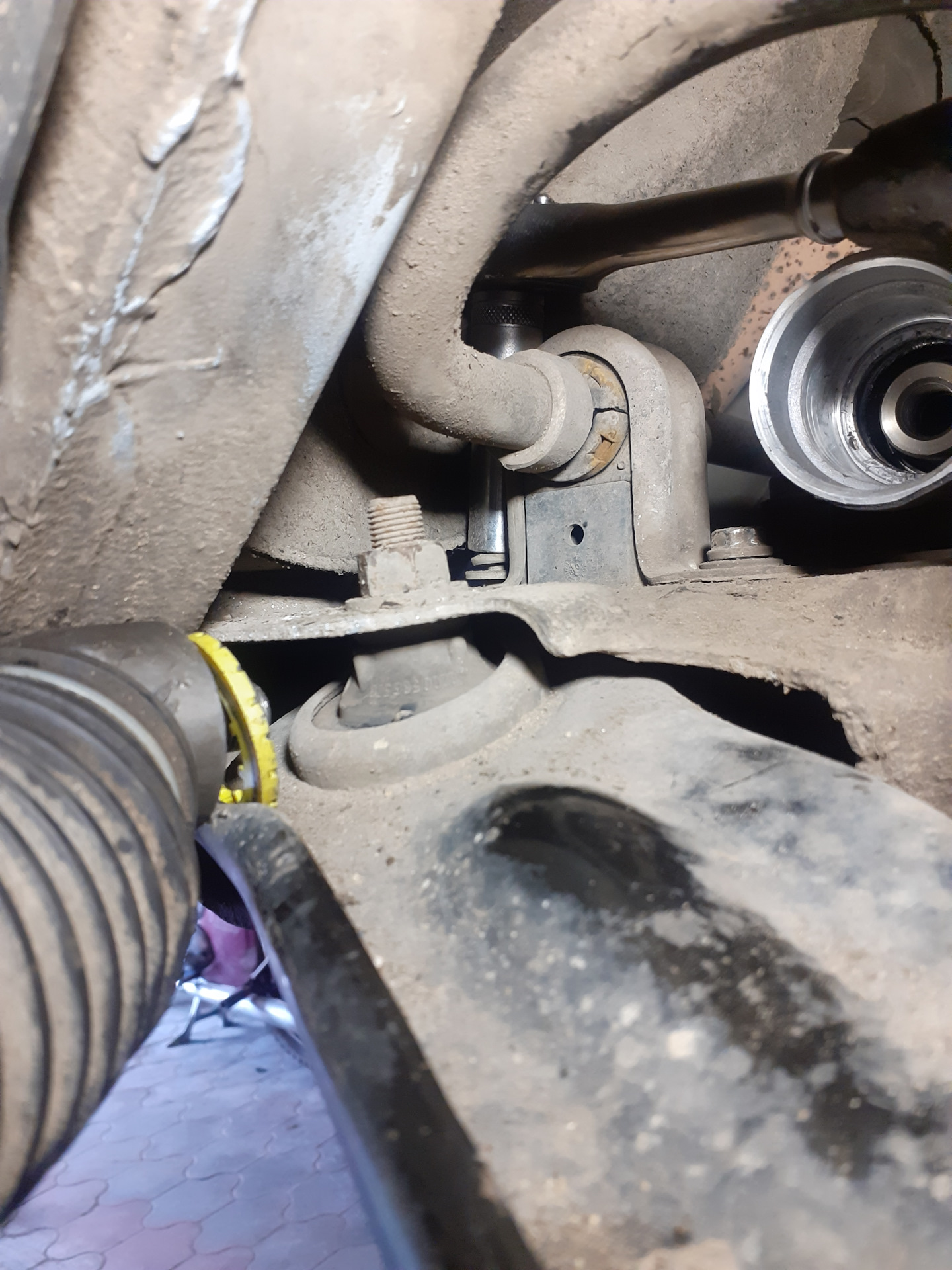Замена втулки рулевой рейки Renault Kangoo 2 (Megane2, Scenic2 ...
