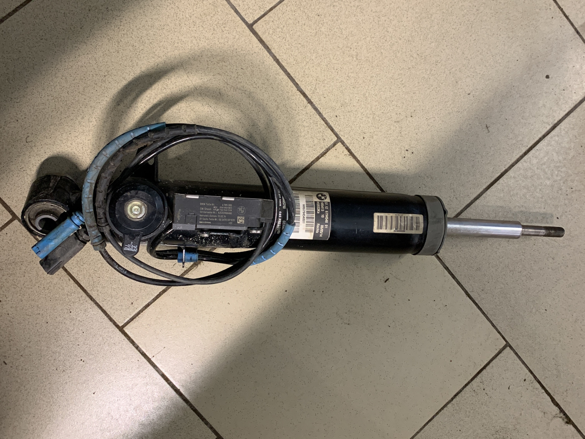 Амортизатор задний правый "Adaptive Drive" — BMW X5 (E70), 3 л, 2011 ...