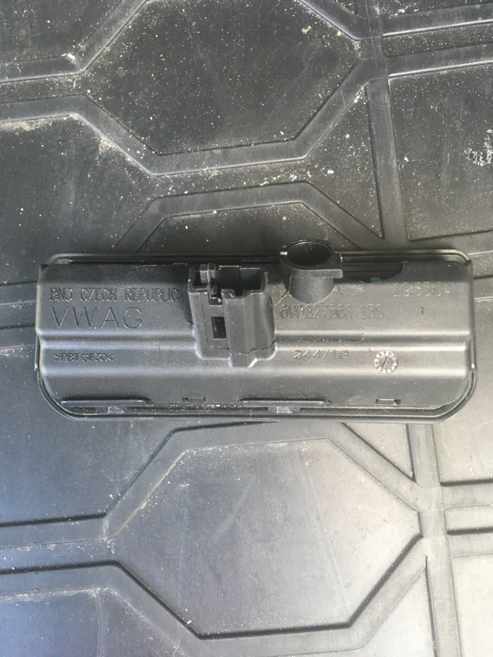 8V0827566 Выключатель, нажимно VAG | Запчасти на DRIVE2