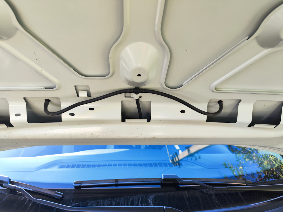 Замена форсунок омывателя ветрового стекла — Lada Vesta SW Cross (1G ...