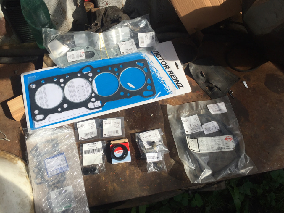 Маслосъёмные колпачки — Mitsubishi L300, 2,4 л, 1990 года | своими ...