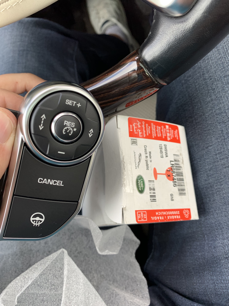 LR087486 ПЕРЕКЛЮЧАТЕЛЬ РУЛЕВОГО КОЛЕСА Jaguar Land Rover | Запчасти на ...