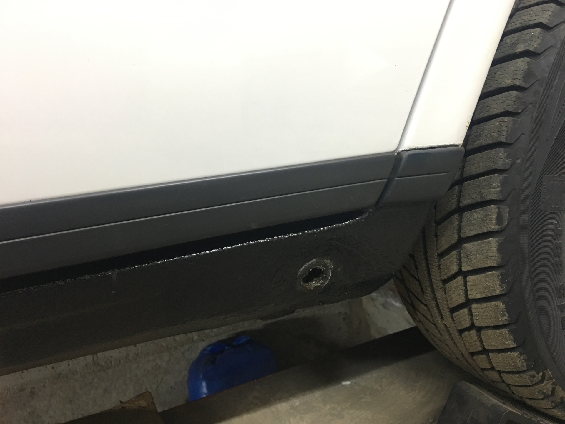 14 Заглушки порога — Mercedes-Benz 190 (W201), 2 л, 1988 года ...