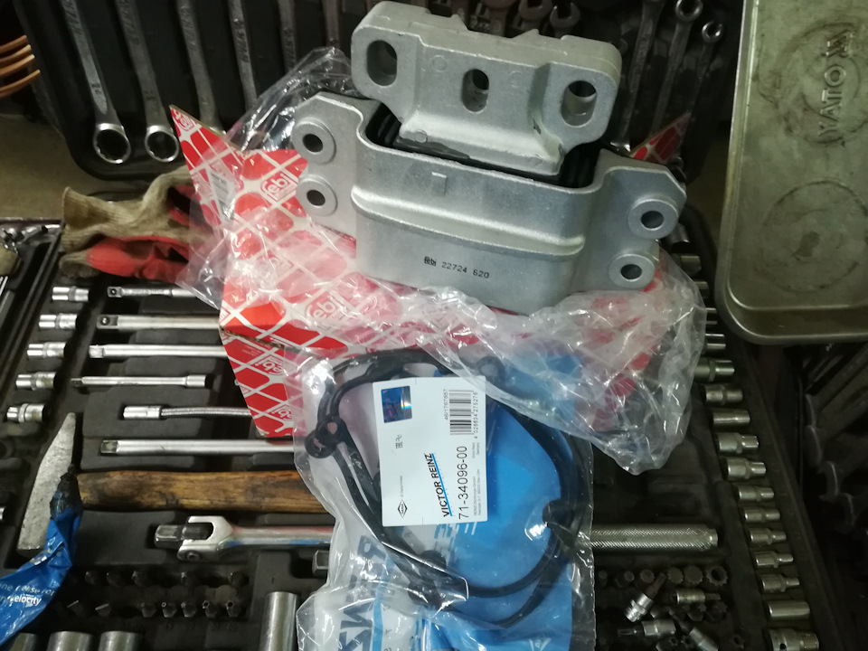 Убираем сопли, левая подушка двигателя и мелочёвка — Skoda Octavia A5 ...