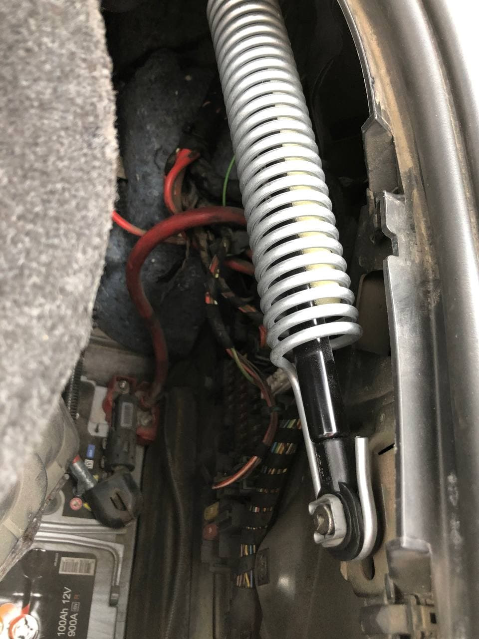 Замена амортизатора багажника — BMW 5 series (E60), 3 л, 2005 года ...