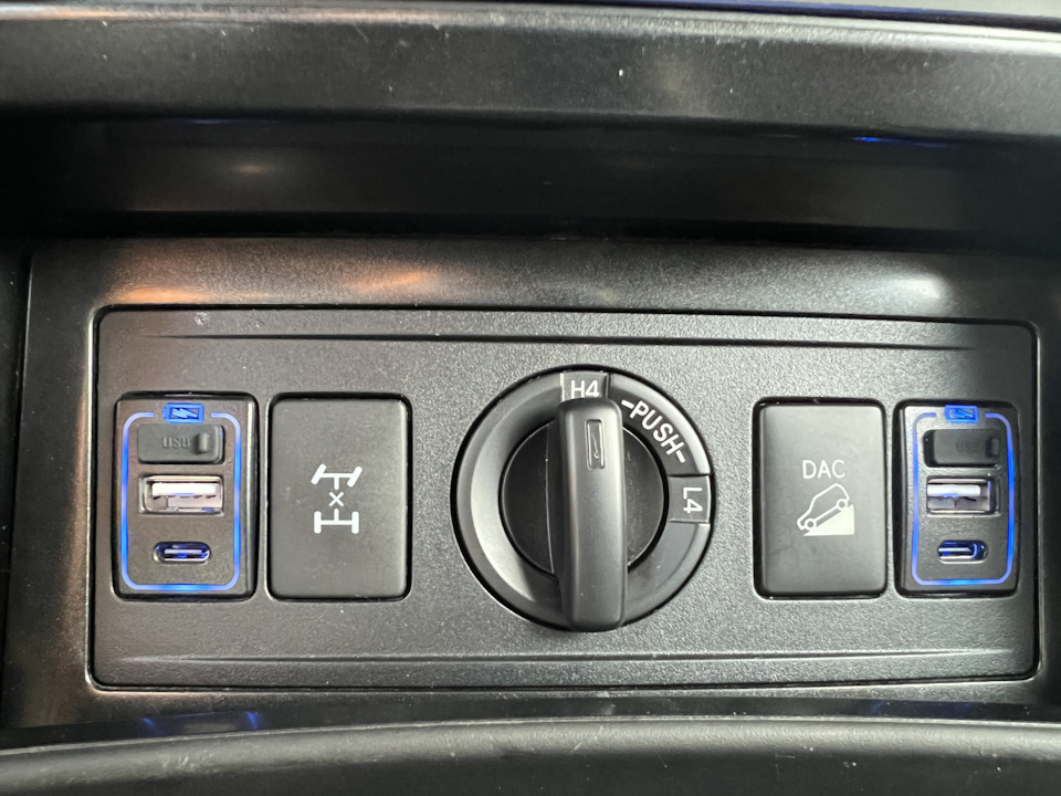 USB розетки — Toyota Land Cruiser Prado 150-series, 2,7 л, 2016 года ...