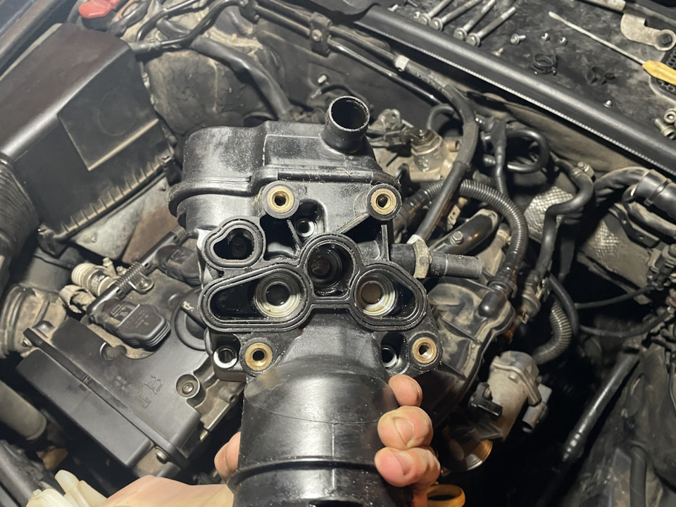 Алюминиевый кронштейн масляного фильтра imale — Audi A6 (C6), 2 л, 2009 ...