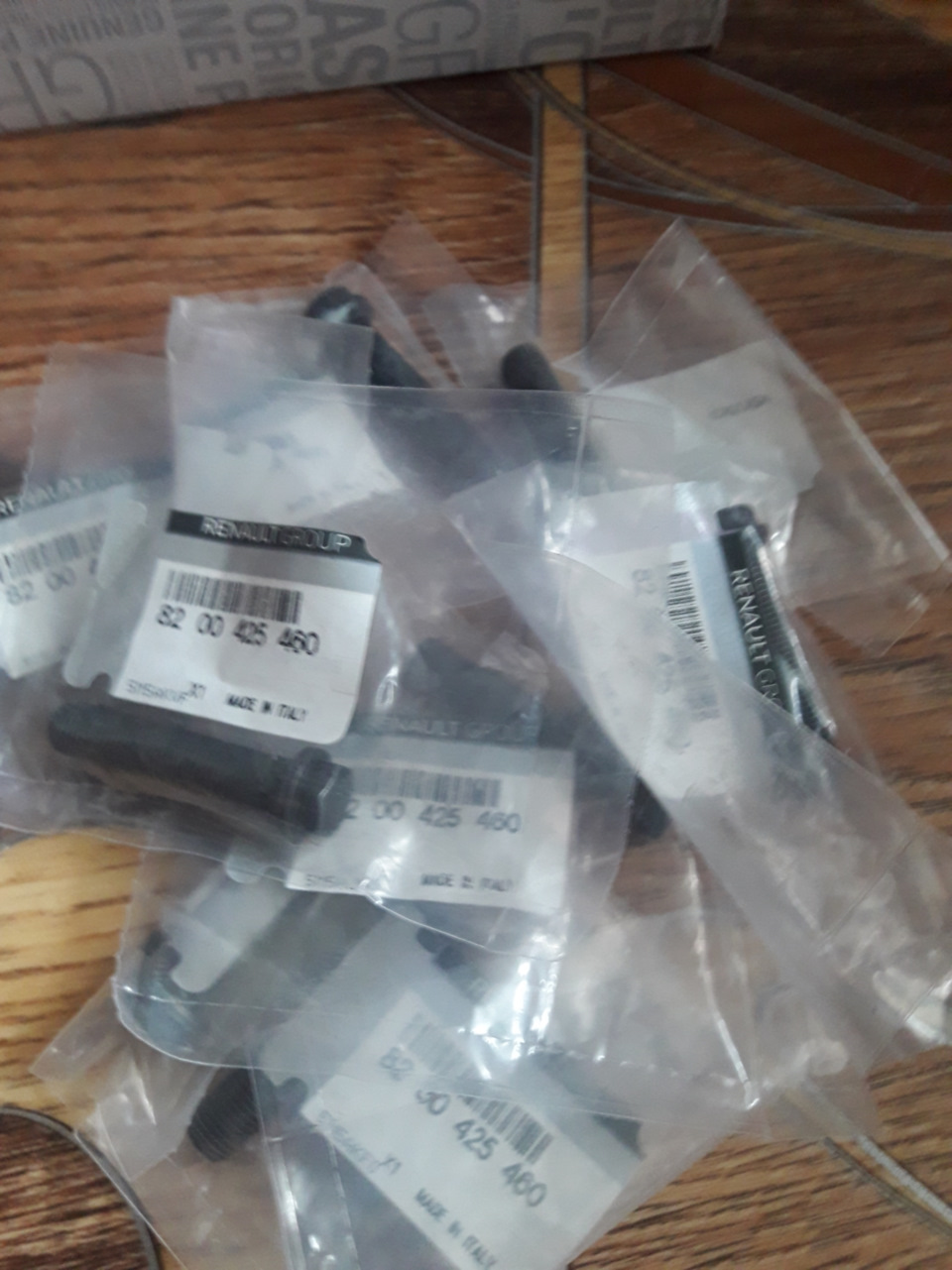 8200425460 Болт крепления крышки шатуна RENAULT | Запчасти на DRIVE2