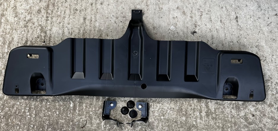 Установка защиты заднего подрамника — Volkswagen Jetta VI, 1,4 л, 2011 ...