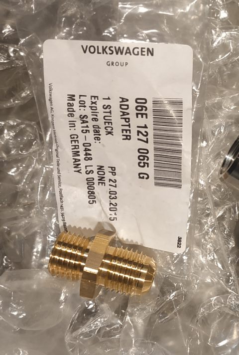 06E127065G Штуцер, соединительный VAG | Запчасти на DRIVE2