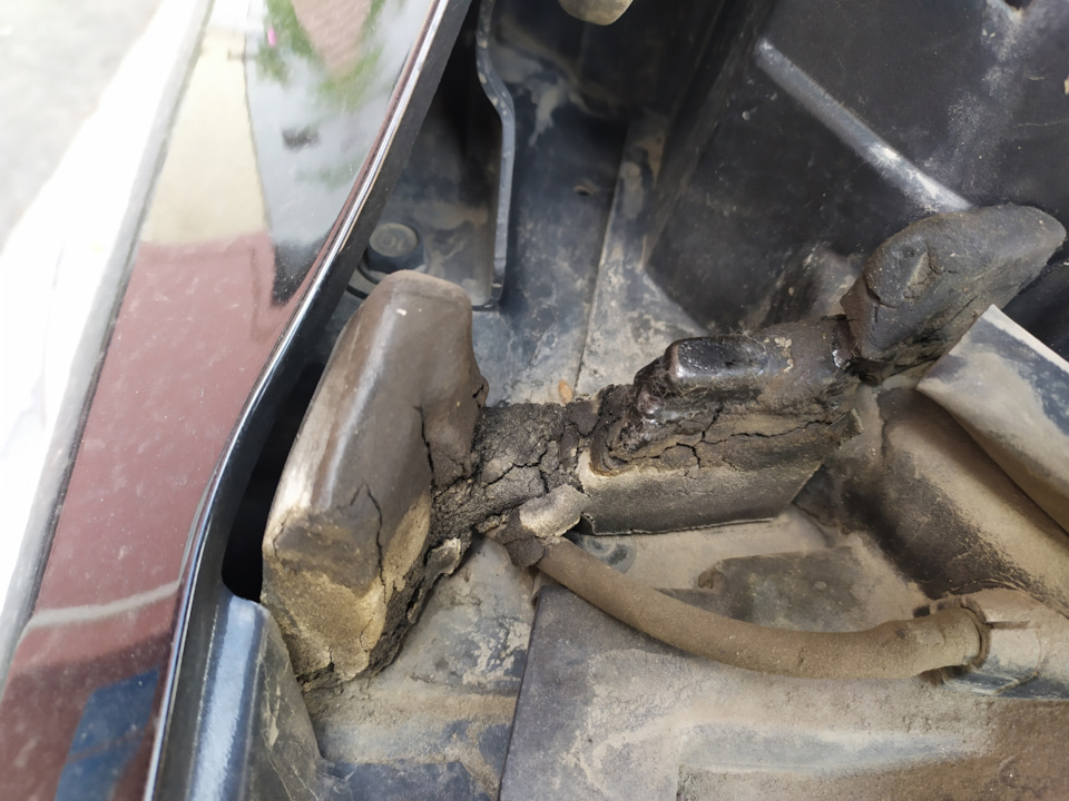 Законцовки уплотнителя капота — KIA Rio (3G), 1,6 л, 2014 года ...