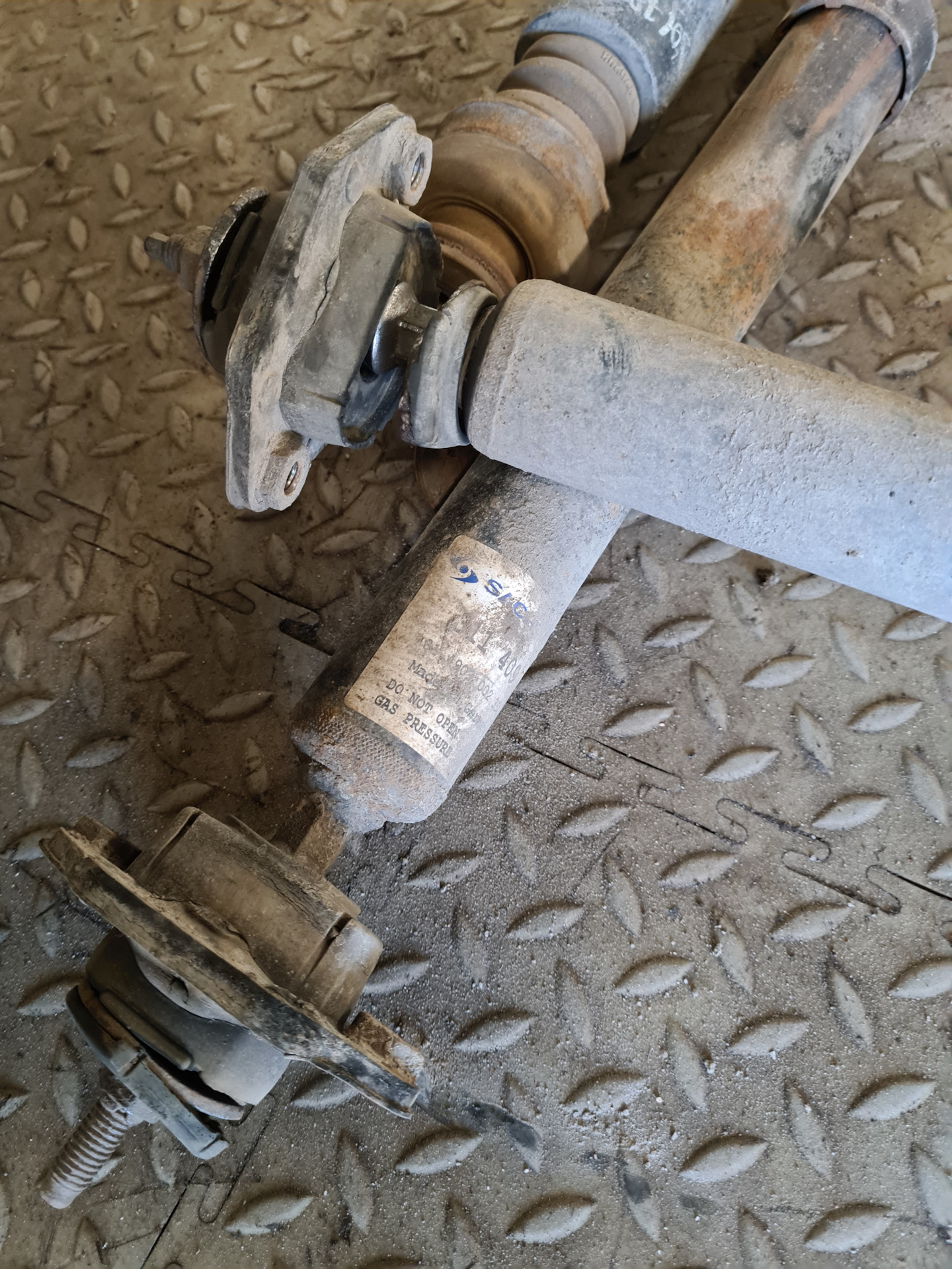 Замена амортизаторов — BMW 3 series (E90), 2 л, 2006 года | визит на ...