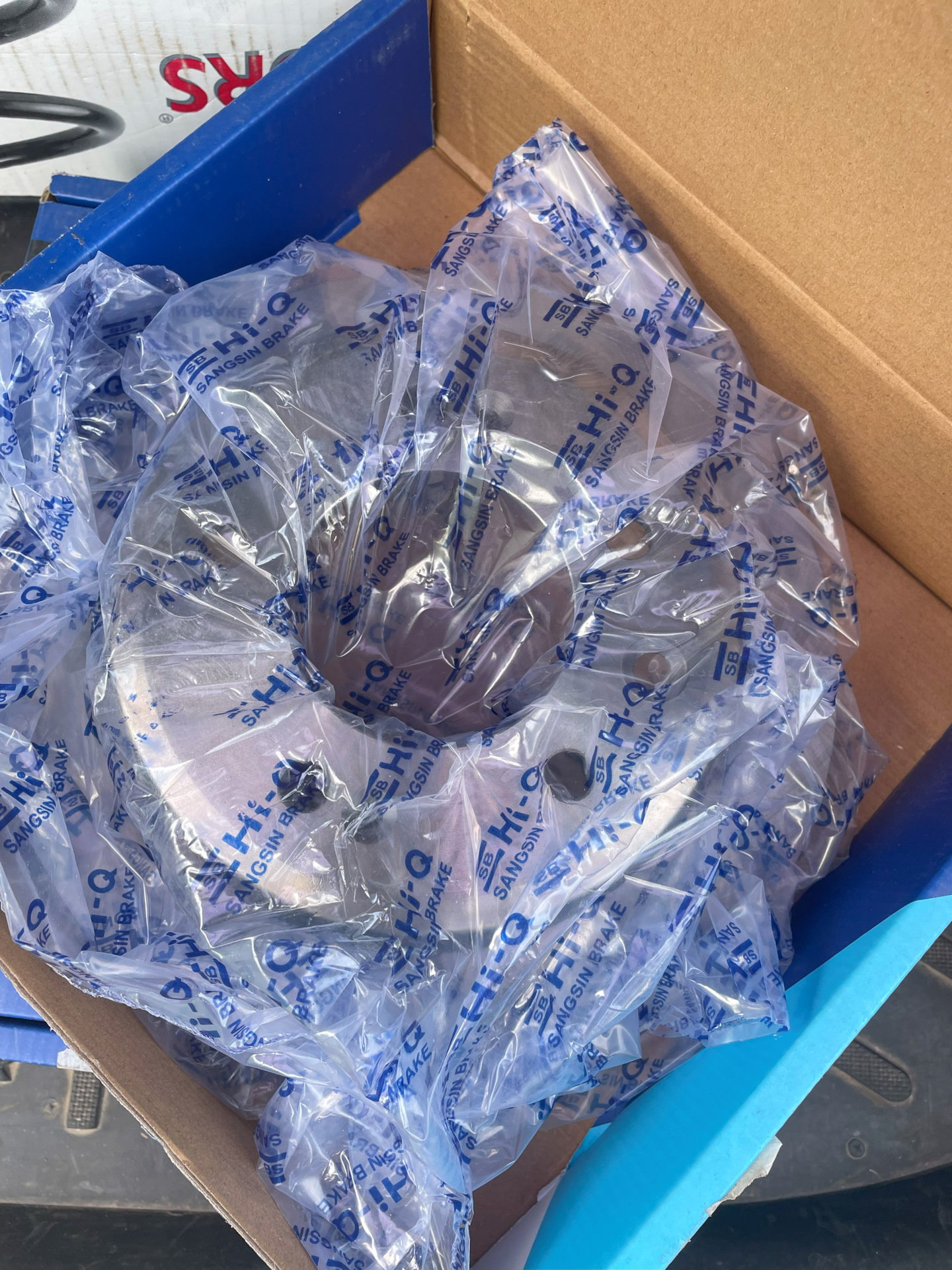 Замена передних пружин, диски тормозные (задние), колодки задние и ...